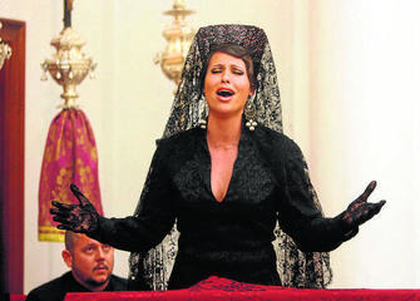 FORMACIÓN COFRADE DE LOS ESTUDIANTES DE OVIEDO: LA SAETA