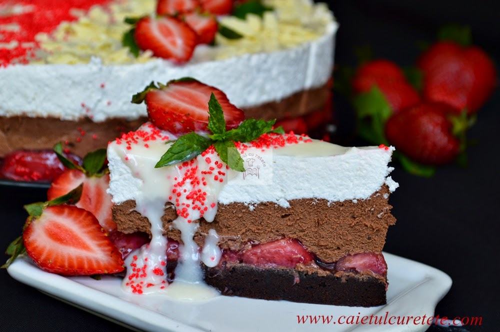 Tort cu mousse de ciocolata si capsuni - CAIETUL CU RETETE