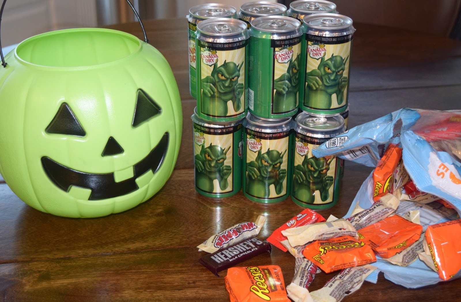 DIY Monsterific Halloween Candy Stand Anchors Aweigh diy-monsterific-halloween-candy-stand-anchors-aweigh