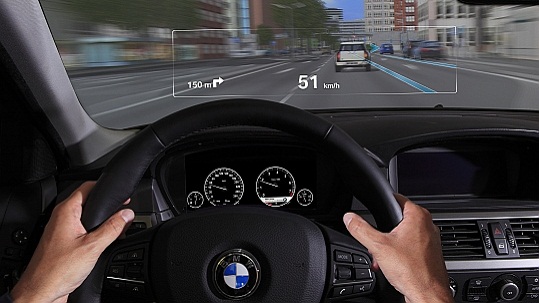 Blog: BMW head-up display: Everything important in the view