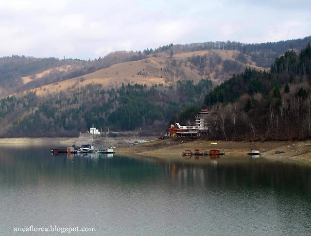 destinatiidevacanta.blogspot.com: Lacul de acumulare Izvorul Muntelui ...