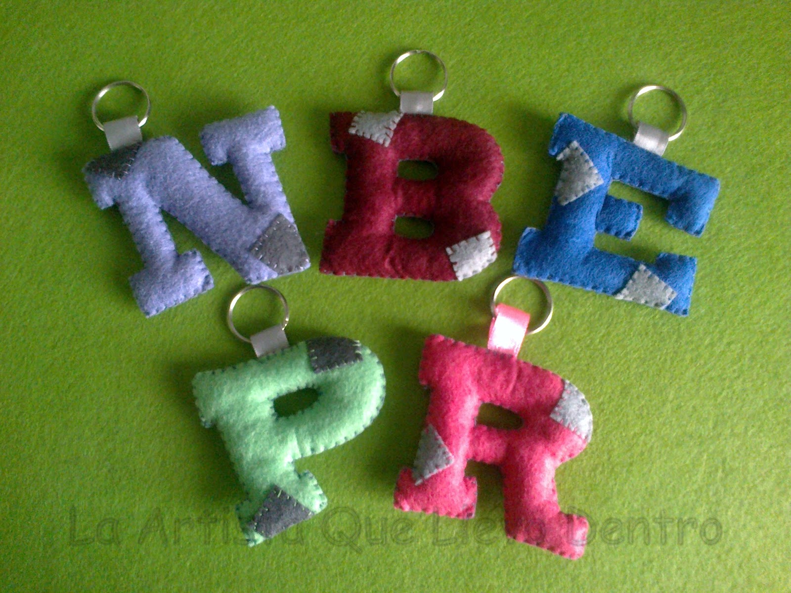 La Artista Que Llevo Dentro: LLAVEROS EN FIELTRO
