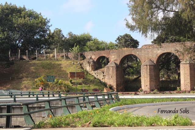 Paisaje Urbano: El acueducto de pínula y el montículo de la culebra ...