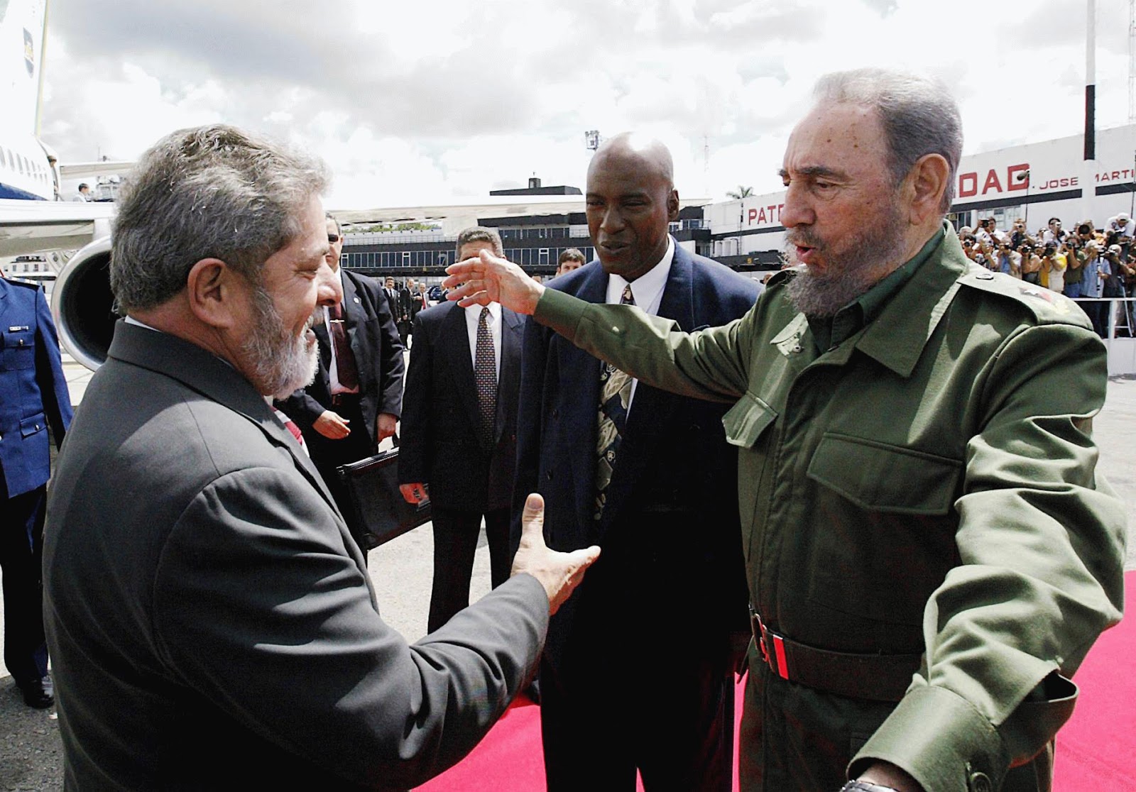Solidários a Cuba: Lula: "Feliz aniversário, amigo Fidel!"