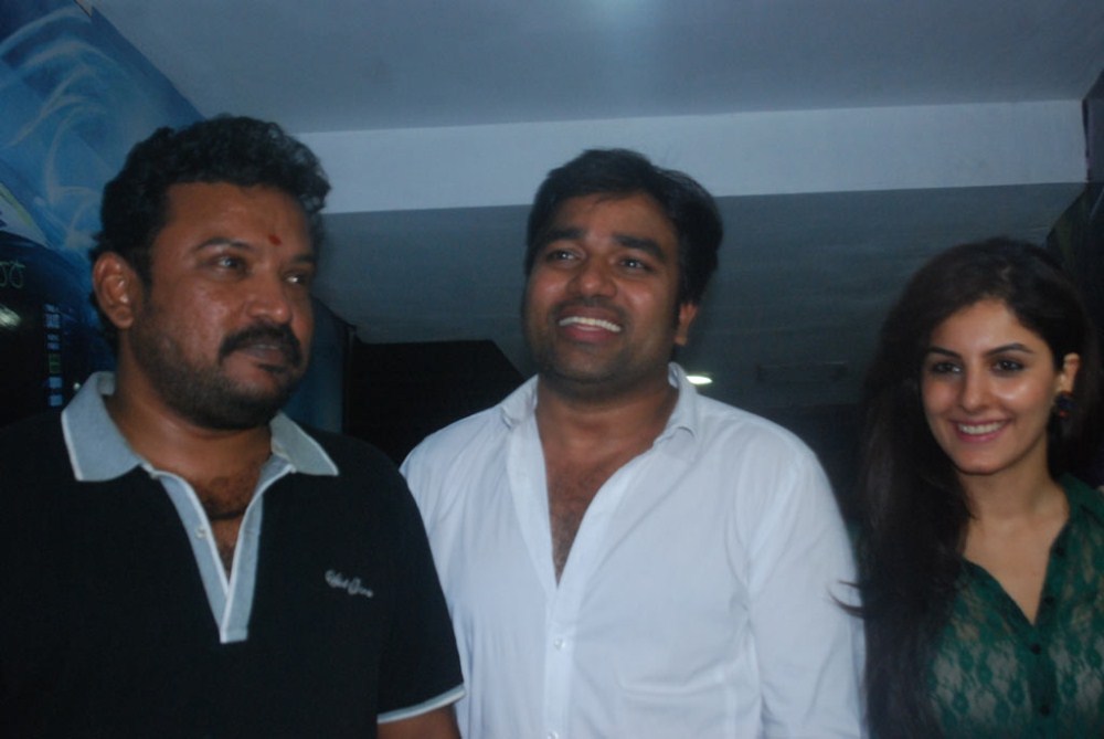 Thillu Mullu Movie Special Show - Hot PHOTOSHOOT Bollywood, Hollywood ...