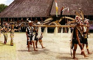 HISTORY OF CULTURE: Origin of the Dayak Tribe In Indonesia