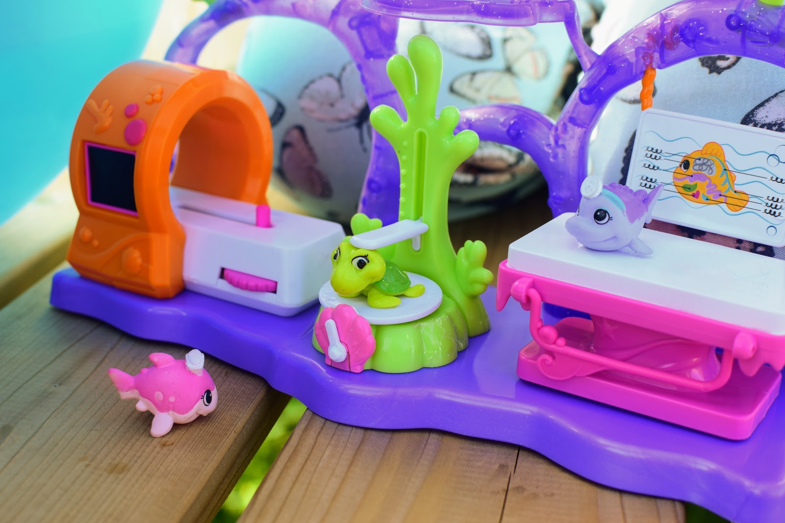 Splashlings Medical Clinic Play Set and Mermaid and Friends Set Review ...