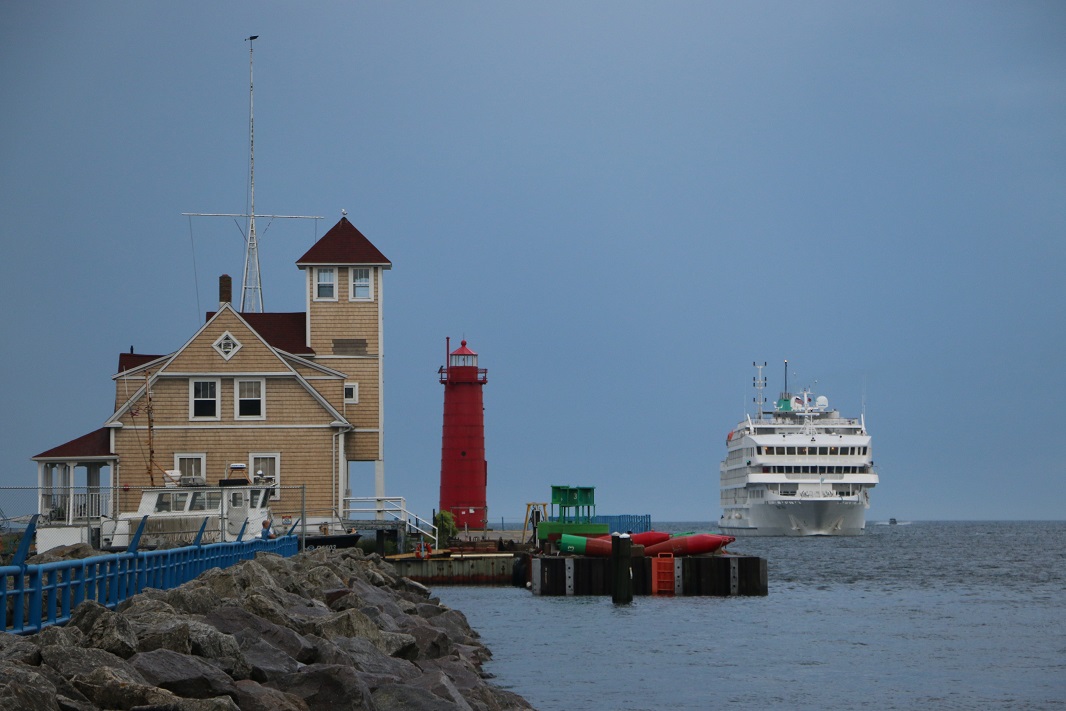 Michigan Exposures: The Pearl Mist Visits Muskegon