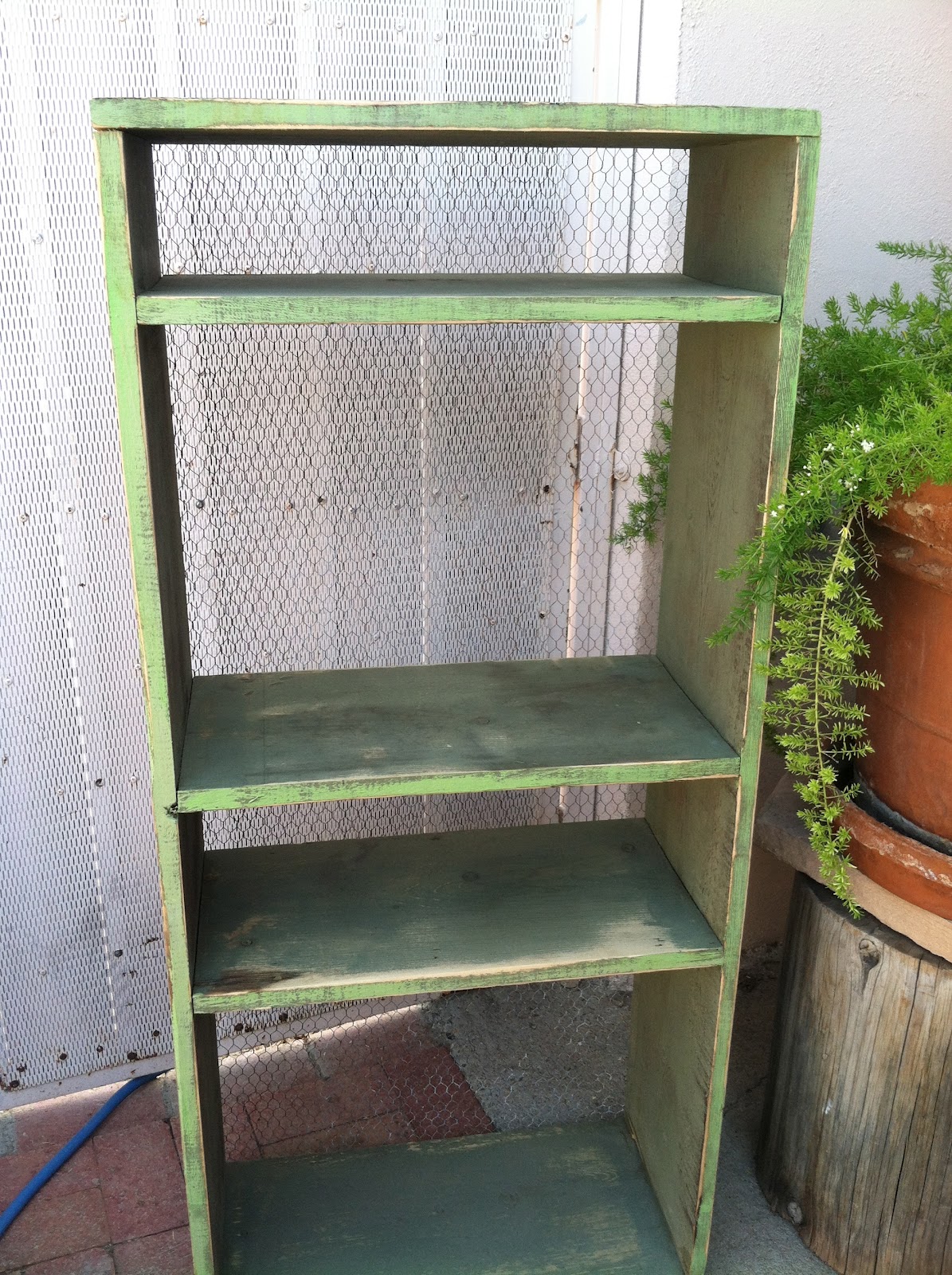 rustysaturday: Soooo Cute! Green Shelf