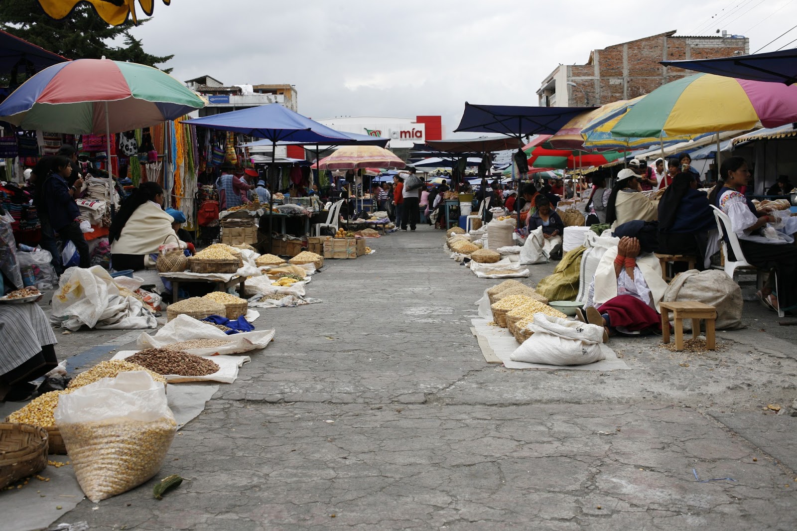 Laura Blight Photography: Otavalo Market - Ecuador