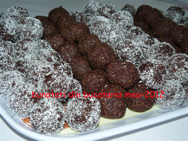 bunatati din bucataria mea: bombe de biscuiti cu rom