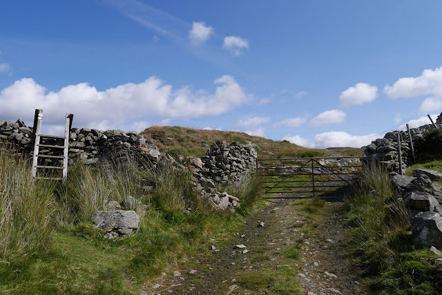How to walk to the Bryn Cader Faner in wales-Menhir jp