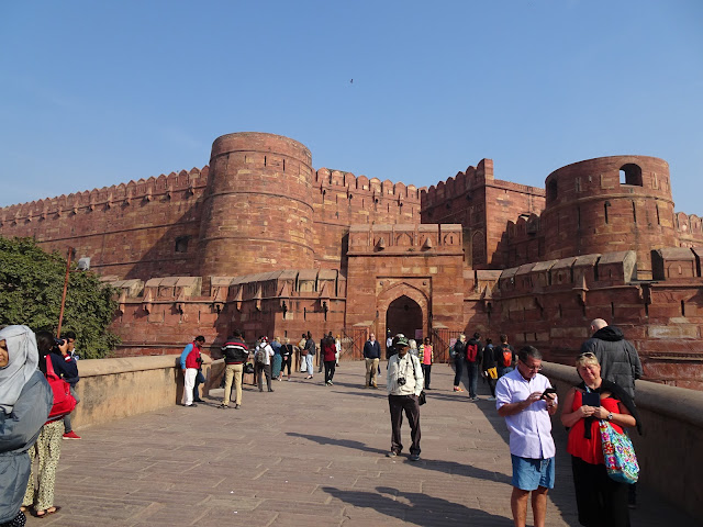 Vintage Vixen: Mughal Magic - Exploring Agra Fort and Fatehpur Sikri