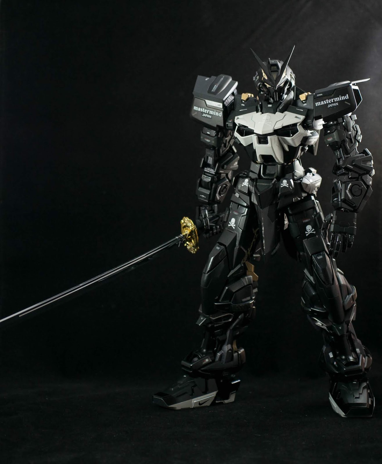 Custom Build: PG 1/60 "Mastermind" Gundam Astray