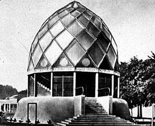 Balloon Frame / Taut: TAUT