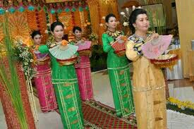 " SANGGAR NUSANTARA DOT COM " | Jakarta: Sewa Baju Adat Gorontalo di ...