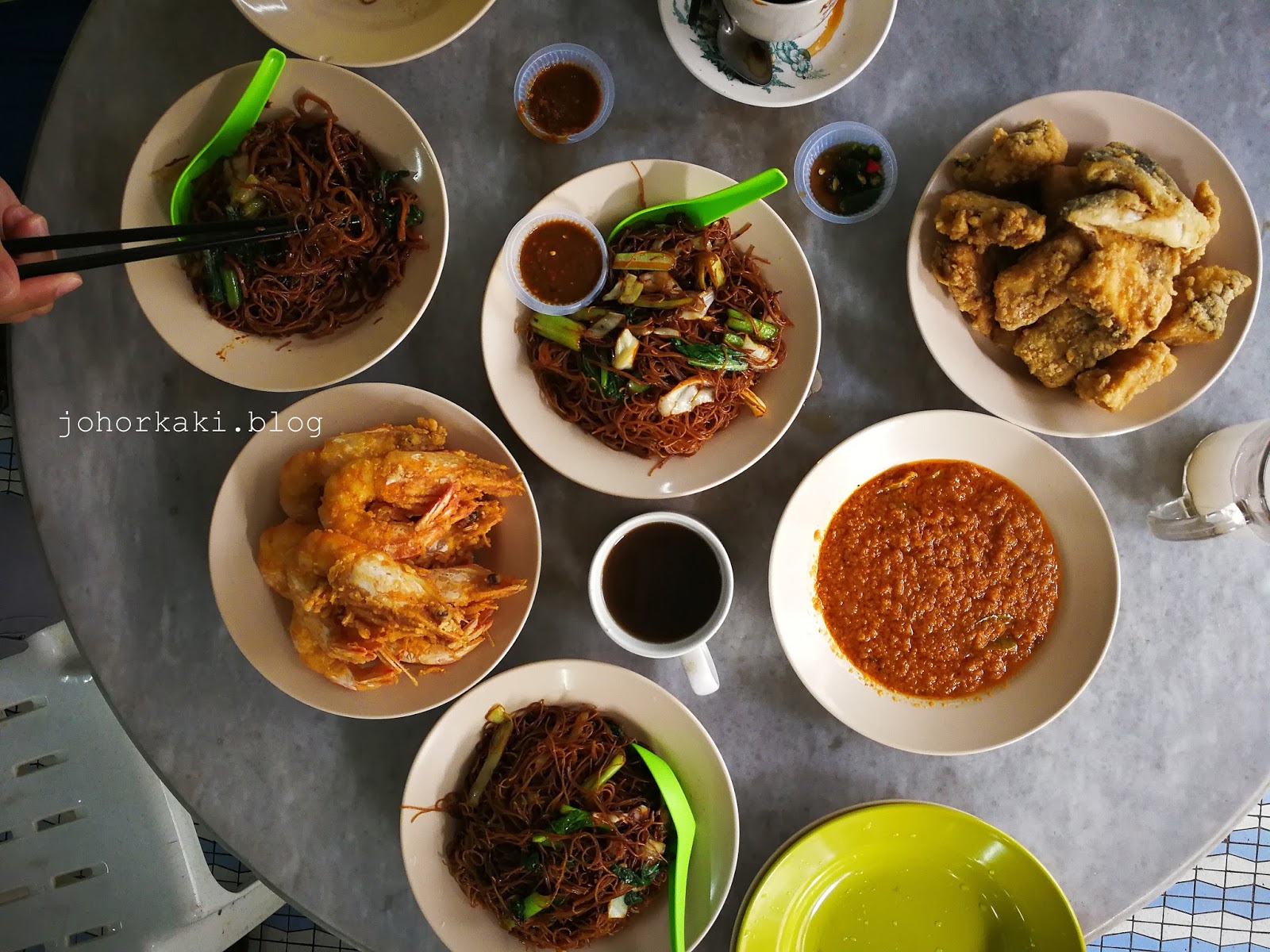 Luxury Edition Fried Bee Hoon at Goh Chew Kopitiam in Penang 五洲茶室 |Tony ...