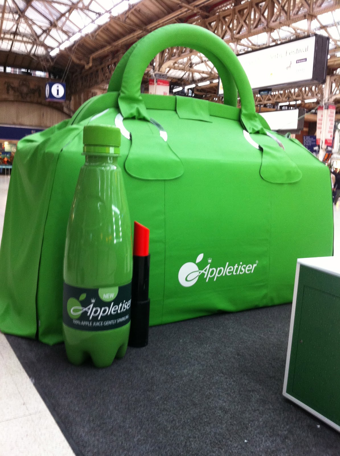 MESH IN-STORE INSPIRATION: Appletiser Instalation - Sparkle On