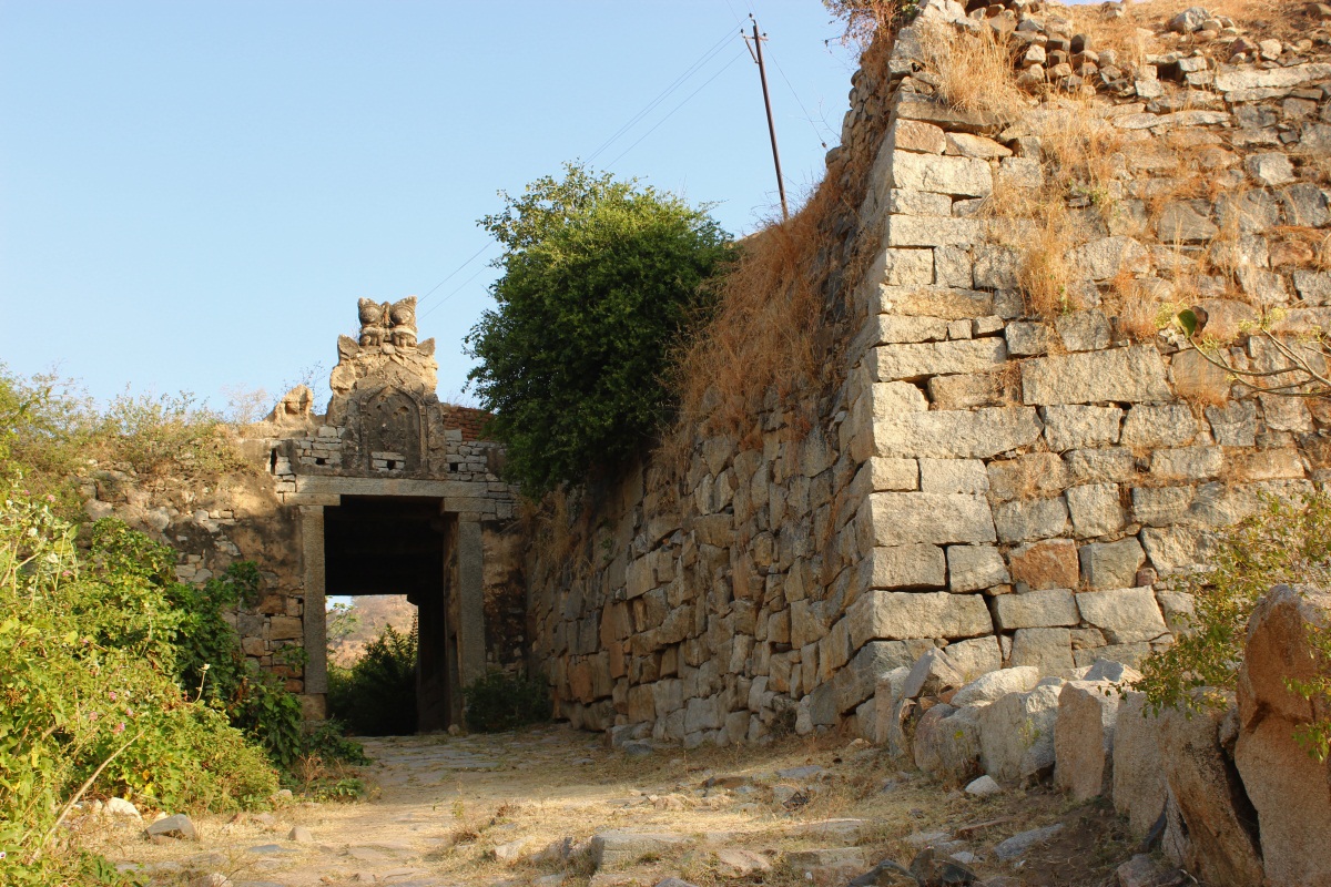 Journeys across Karnataka: Fort Nidgal - part 1