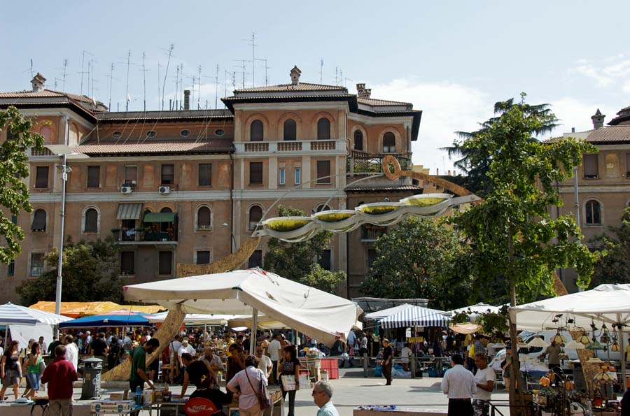 Porta Portese: A Bargain Hunter's Market (Rome, Italy): Travel Wonders