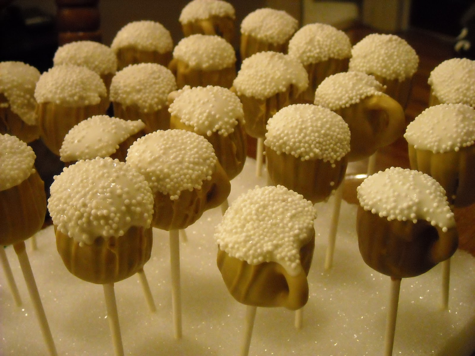 Cute Little Muffins!: Cake Pop catch up.....Beer Mug 21st Birthday Pops!