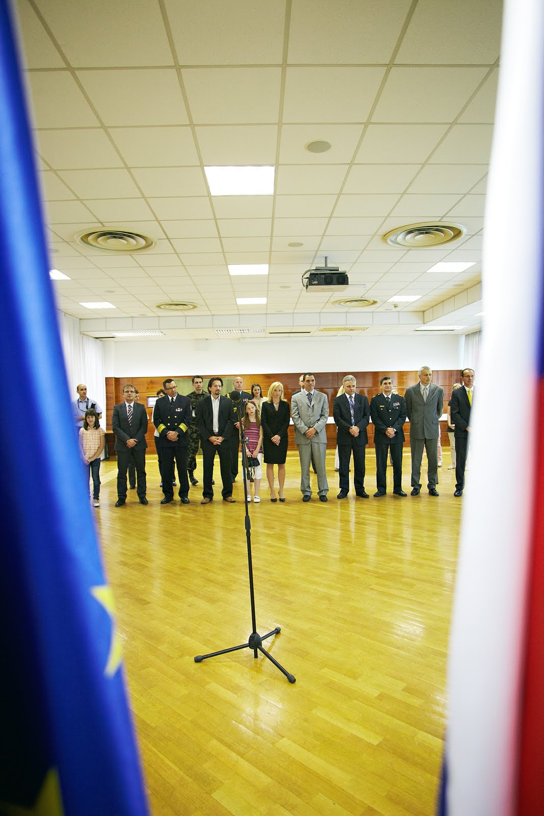 ANNMARIE - BLOG: Samostojna razstava v galeriji Ministrstva za obrambo ...