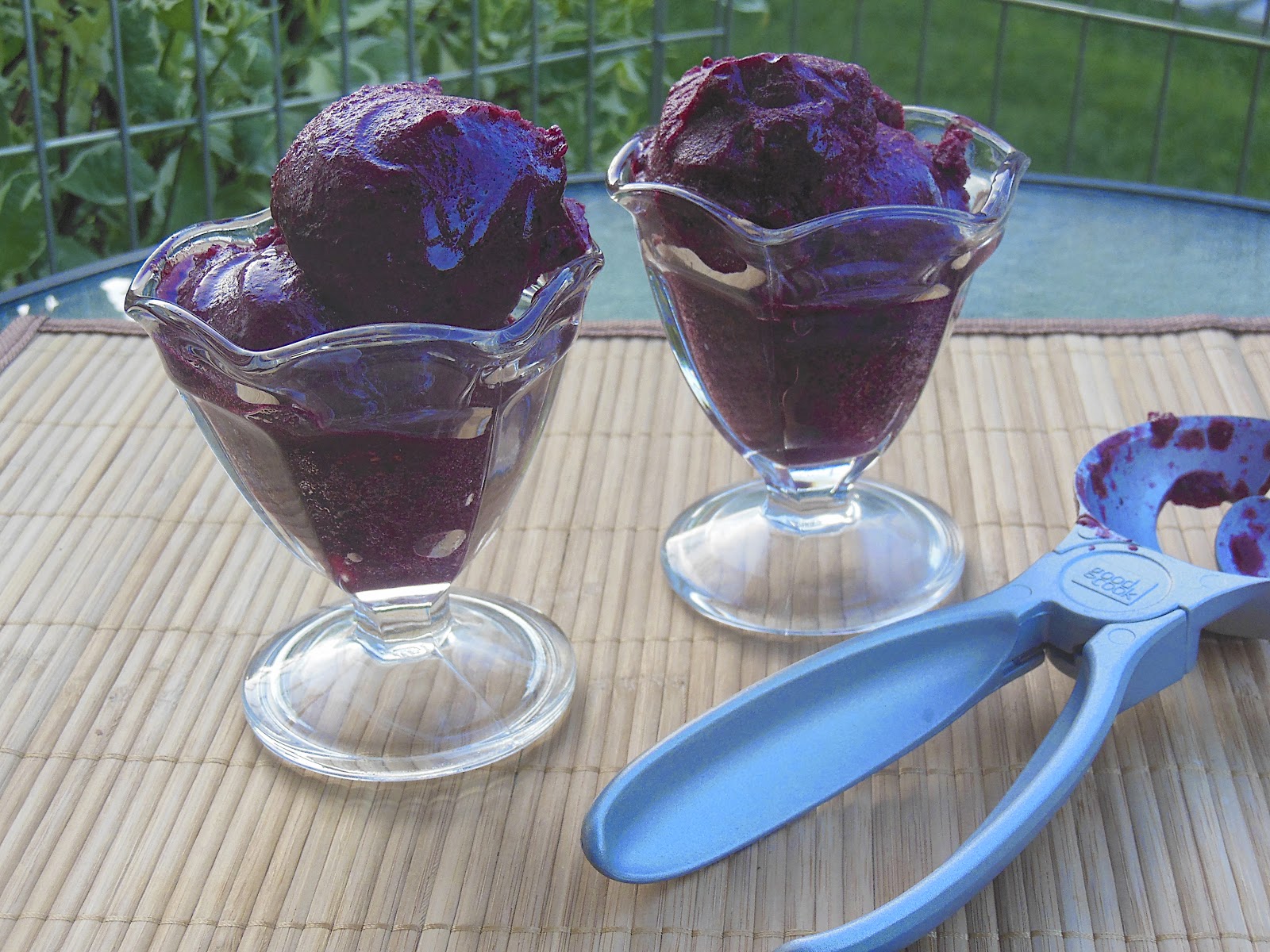 25 Creative Ice Cream Flavors + 6 Serving Ideas & No-Churn Recipes ...