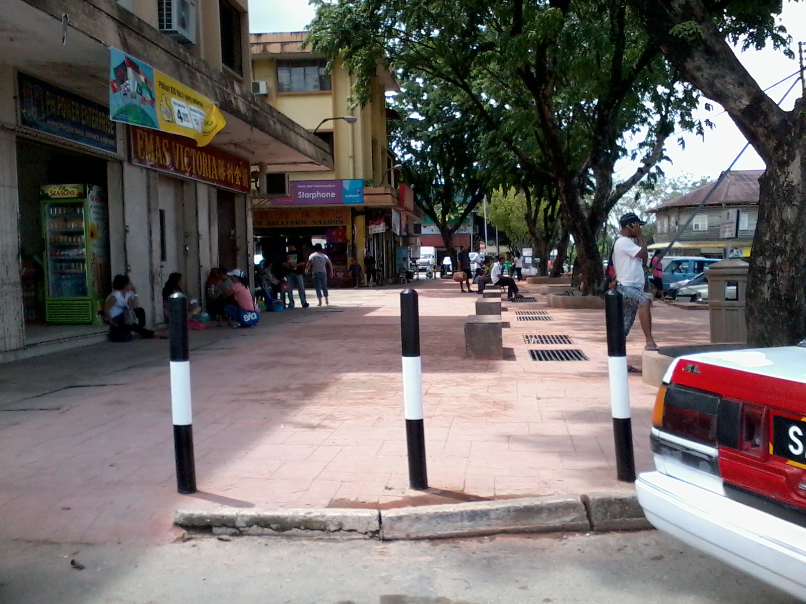 Travel and Walk : Pekan Menggatal, Sabah - Walking Today