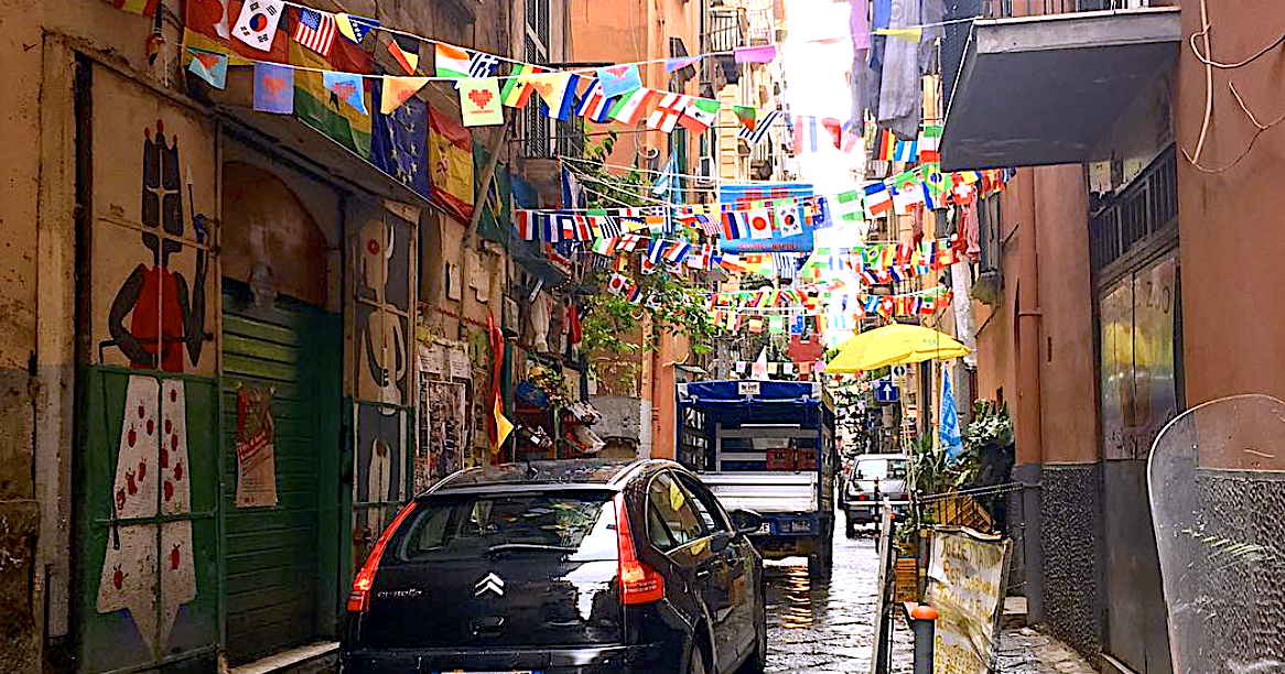 Guide 2 till Elena Ferrantes Neapel: Från shopping till Quartieri Spagnoli