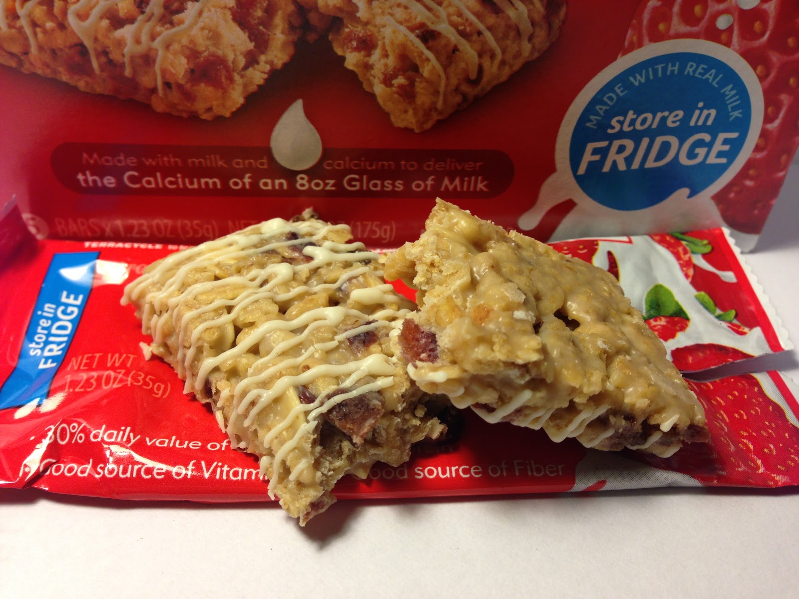 Crazy Food Dude: Review: Kraft MilkBite Strawberry Milk & Granola Bar