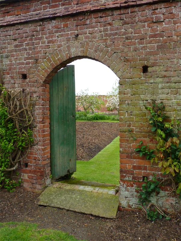 Middle of Nowhere: Brooding topiary at Longner Hall