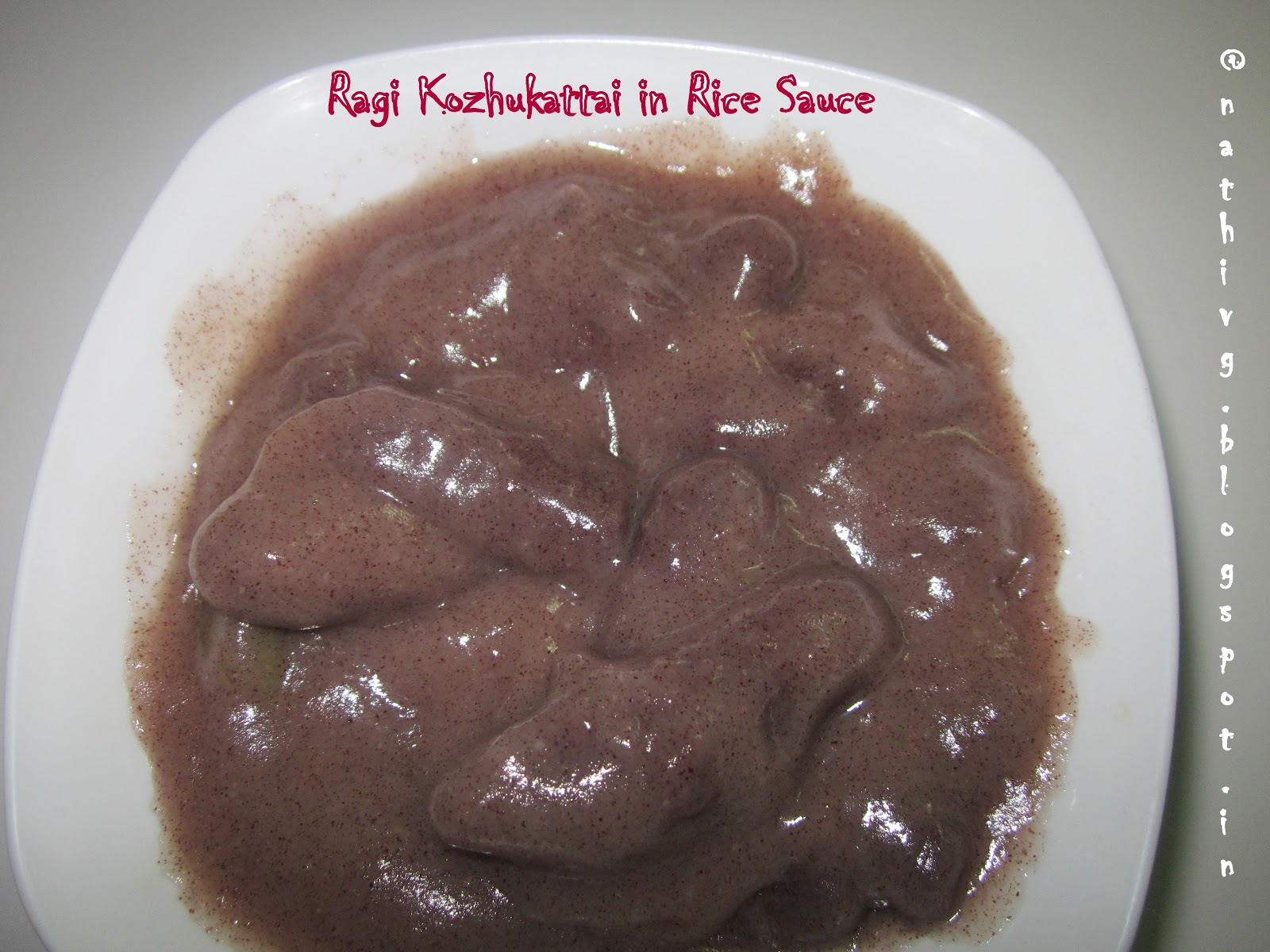VIRUNTHU UNNA VAANGA: RAGI KOZHUKATTAI IN RICE SAUCE