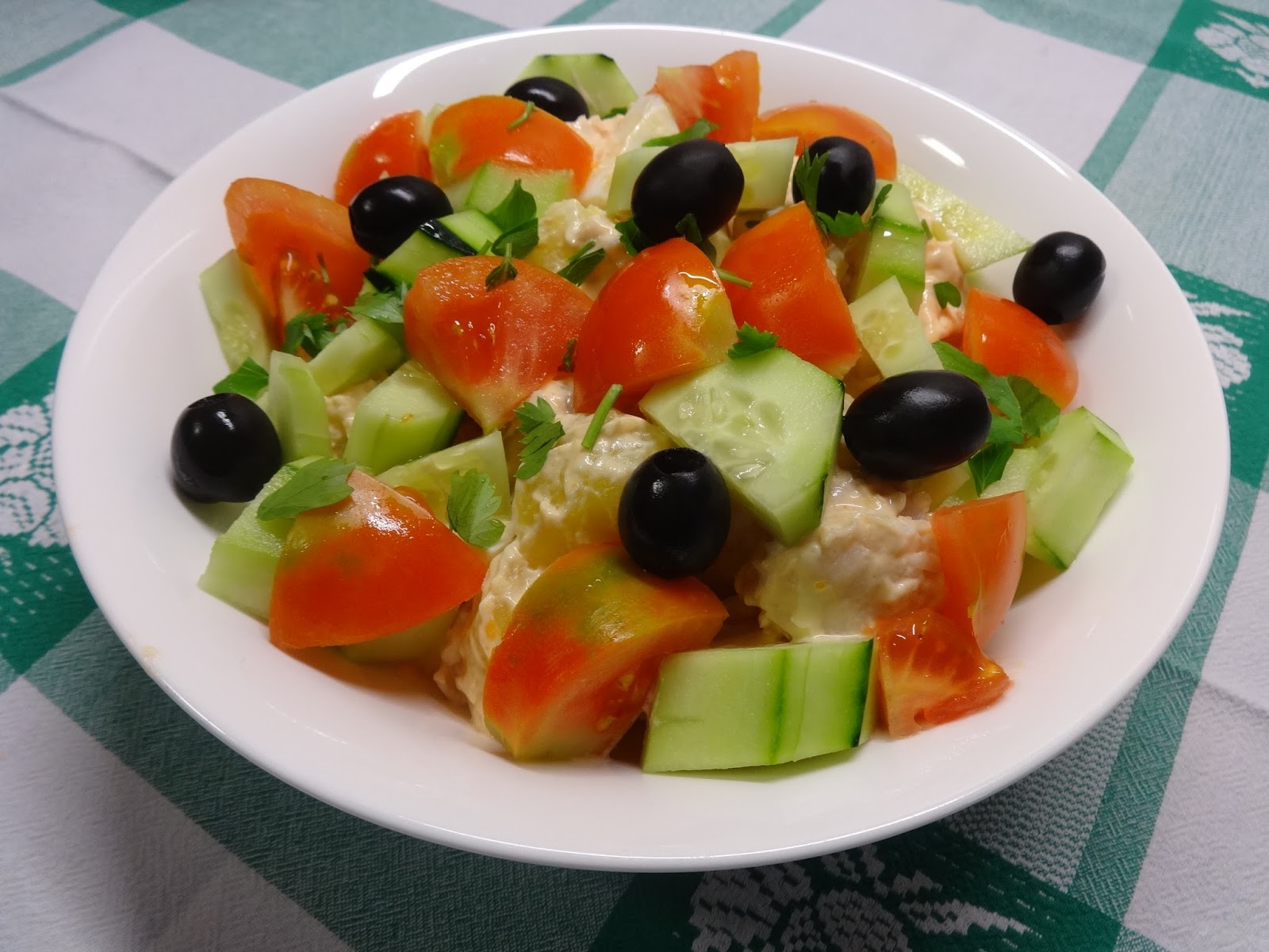 A Panificadora Ribeiro: Salada fria de batata, pescada e ovo com maionese