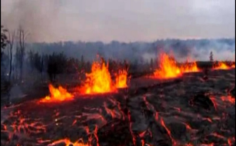 HAWAII VOLCANO BLOWS: KĪLAUEA SPOUTS TWISTING STREAMS OF LAVA IN RARE ...