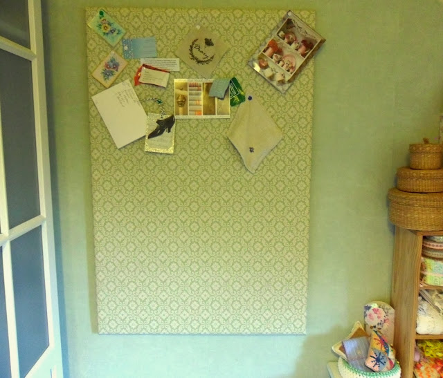 gillyflower: How to Make a Fabric Covered Notice Board