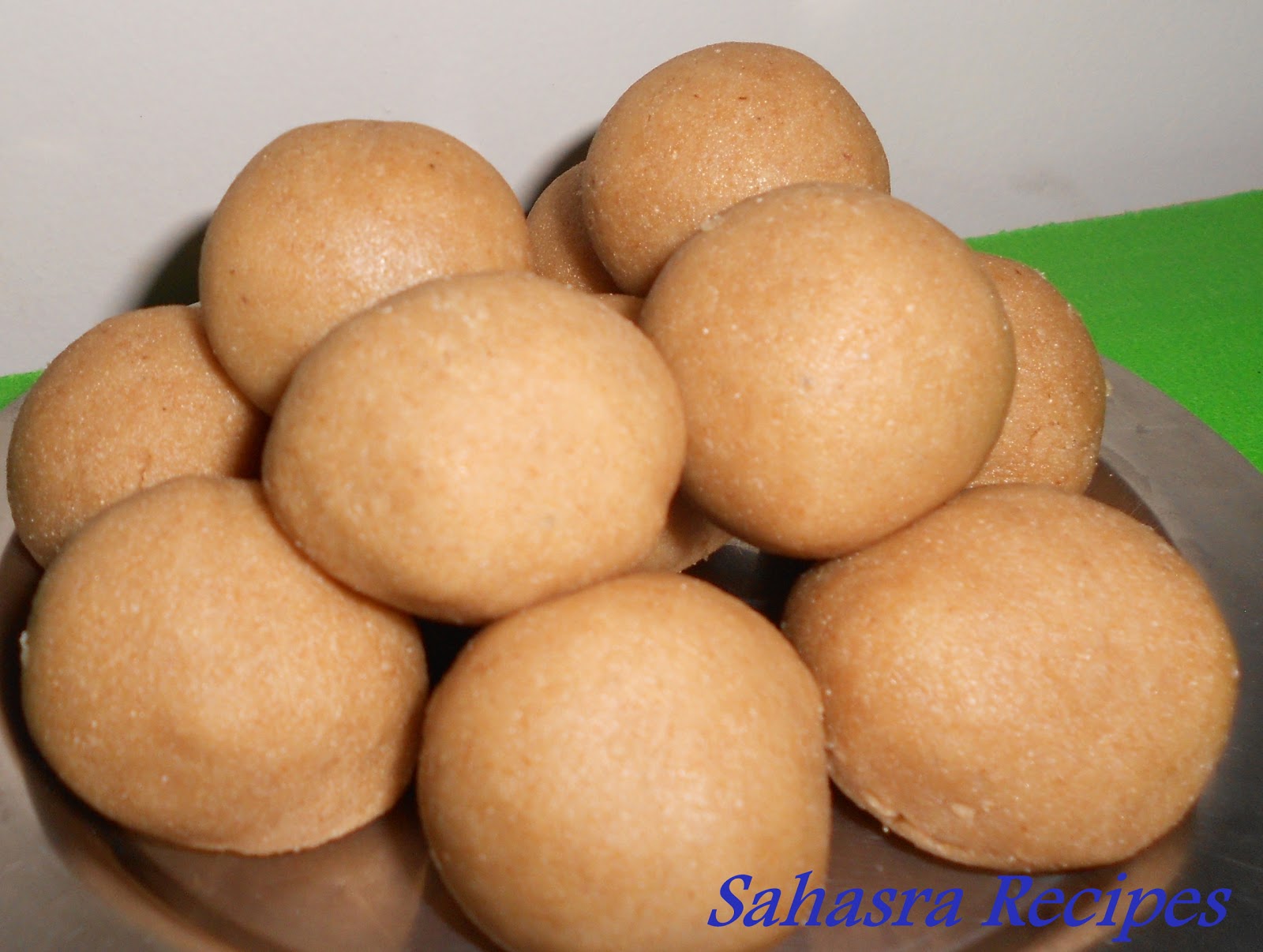 Sahasra Recipes: Wheat Flour Ladoo