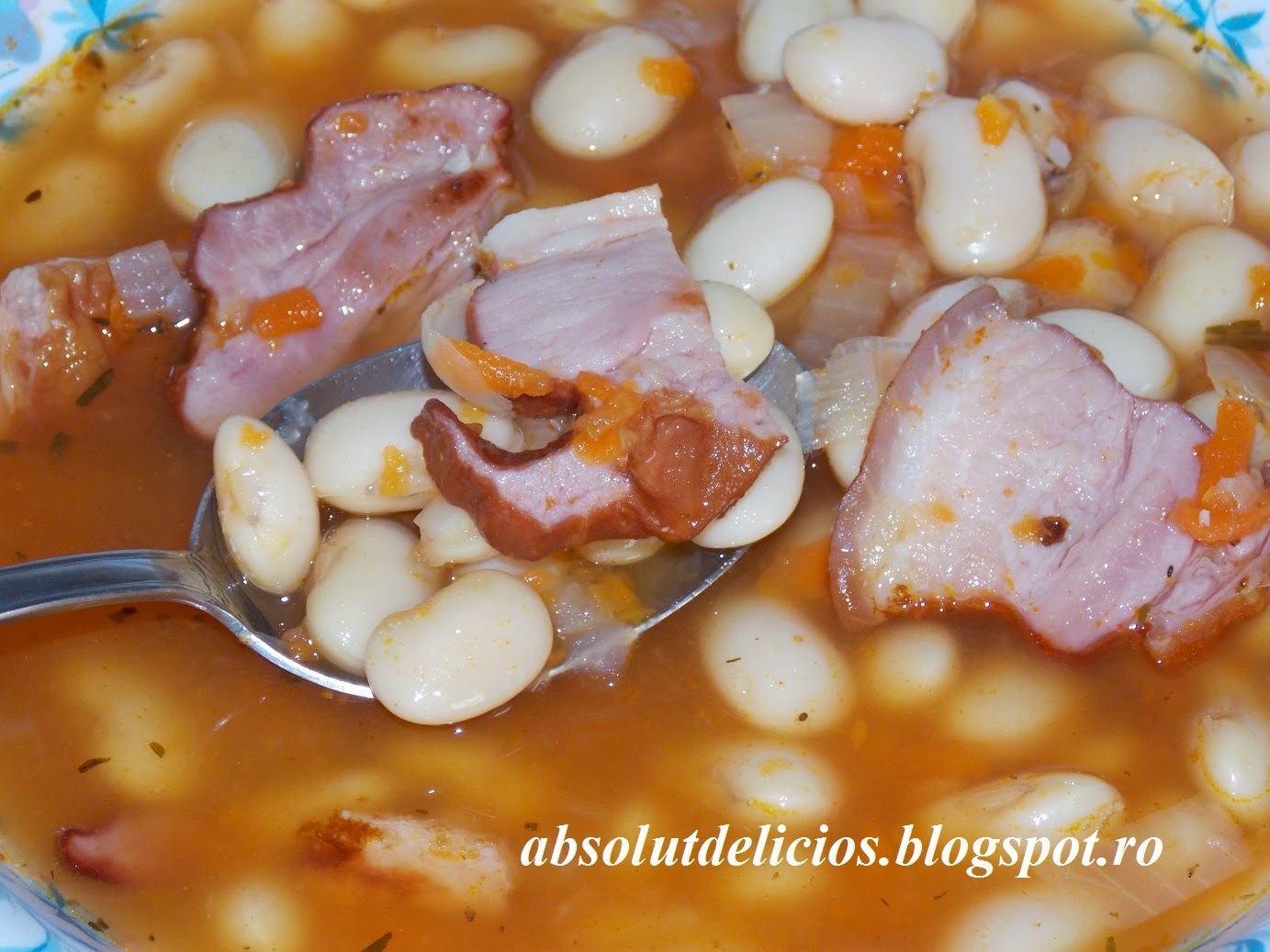Absolut Delicios: CIORBA DE FASOLE BOABE CU AFUMATURA
