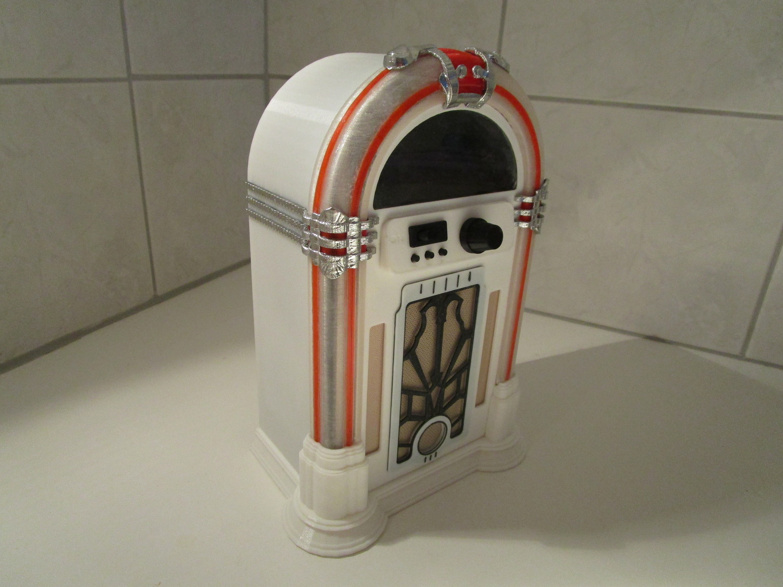 Tiny Jukebox with arduino and mp3 shield