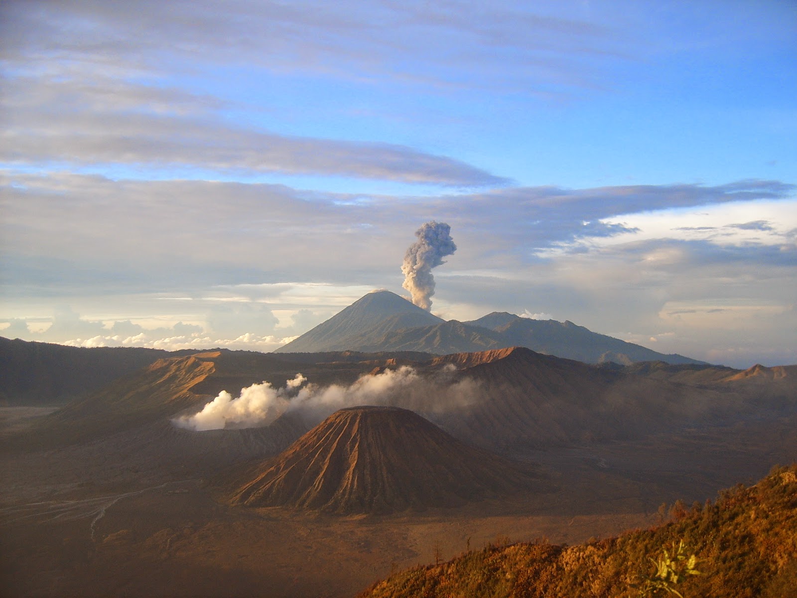 Panorama Alam Menakjubkan di Gunung Bromo ~ unikposts