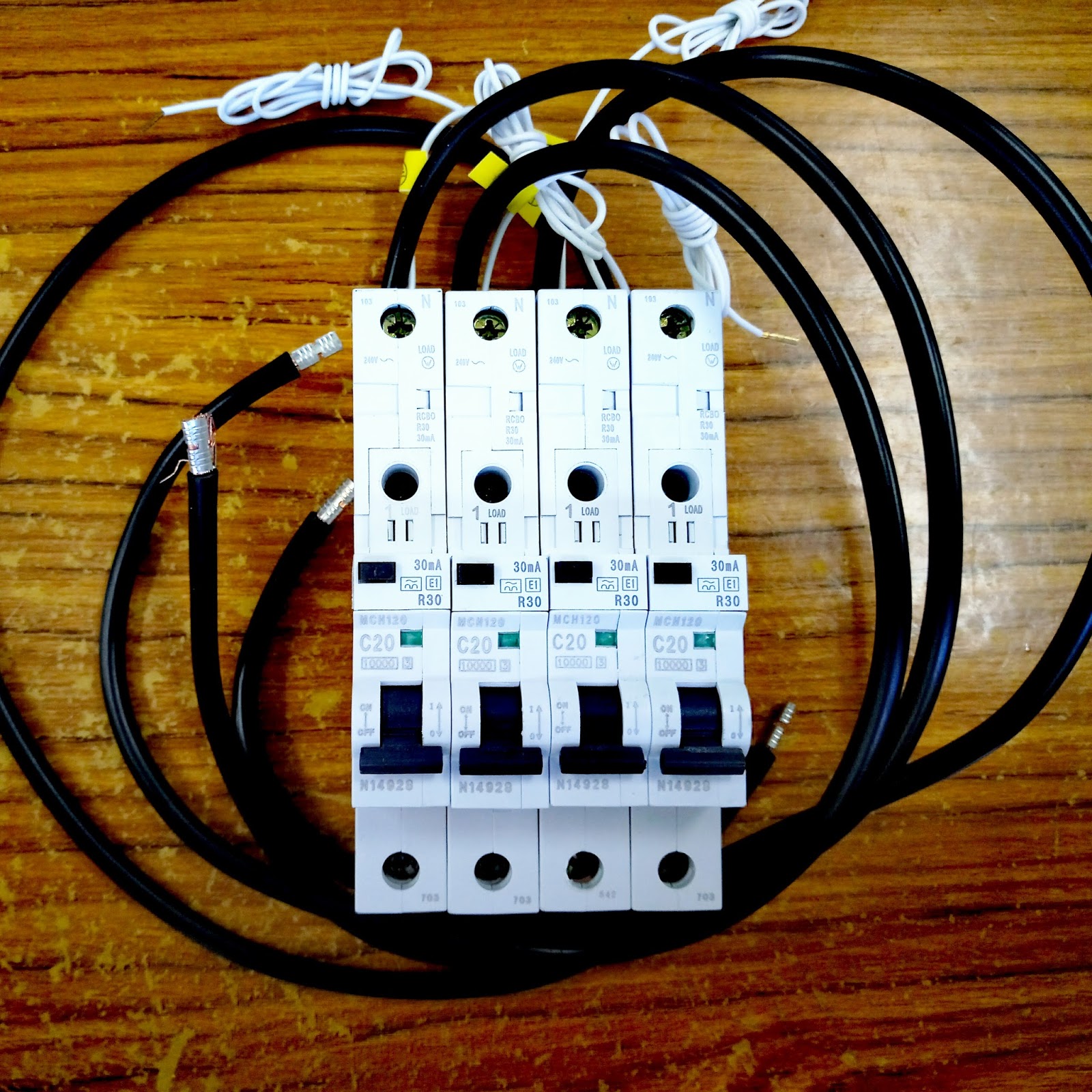 興昌電機 Hing Cheong - Electric: MEM Memshield 2 MCH120R30 20A 1P 10ka Type ...