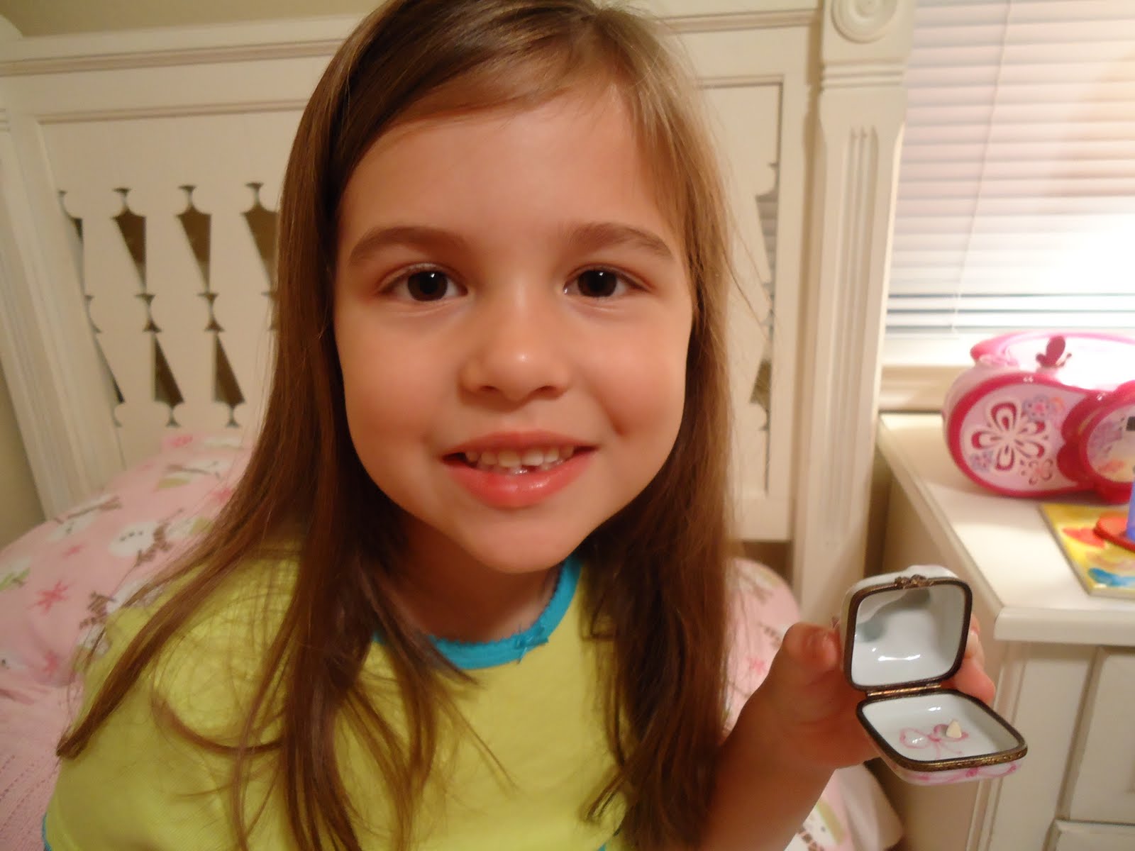 The Reeves: Ruby Loses Her First Tooth