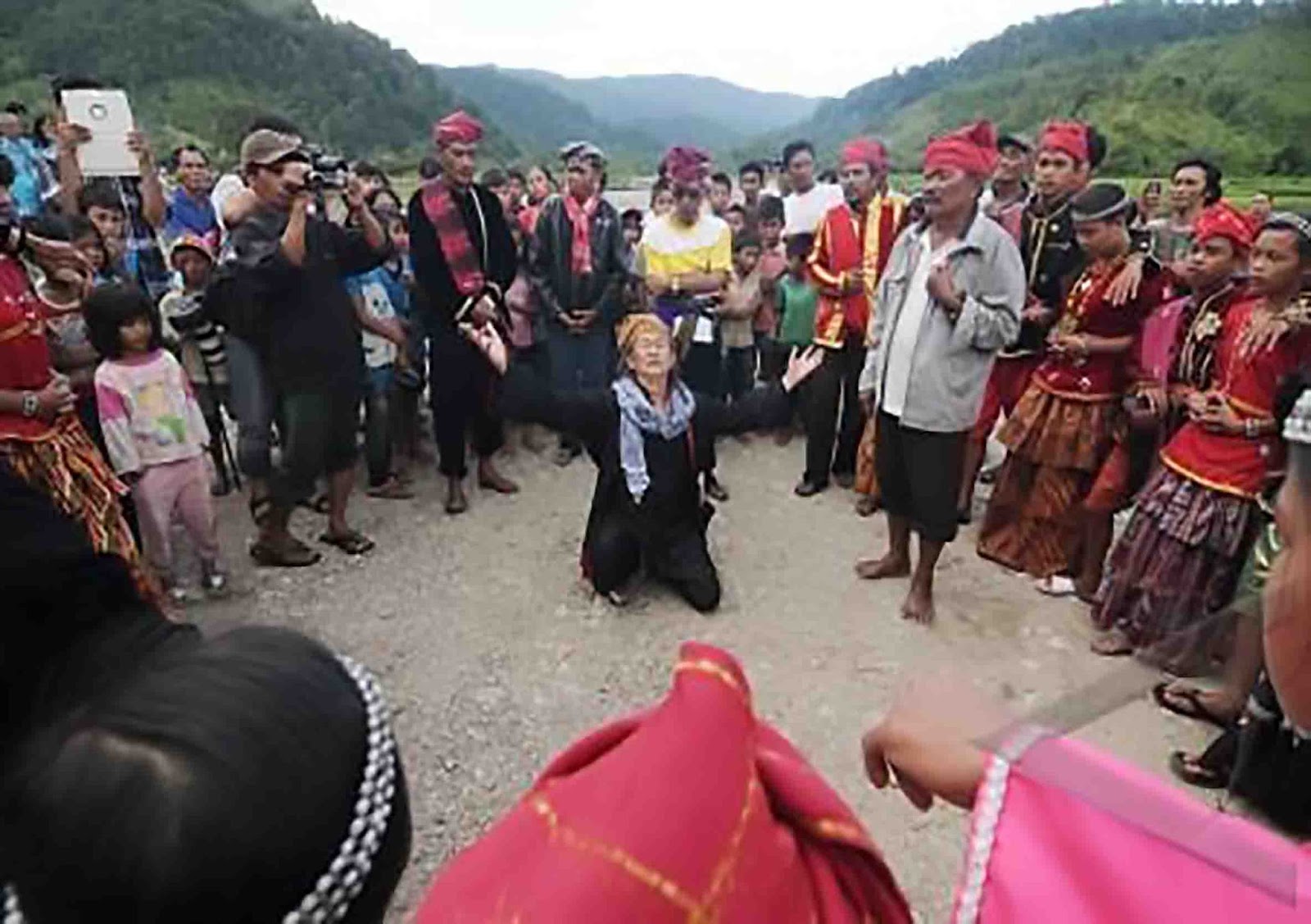 Raigo Dance, Traditional Dance From Central Sulawesi - My Indonesian