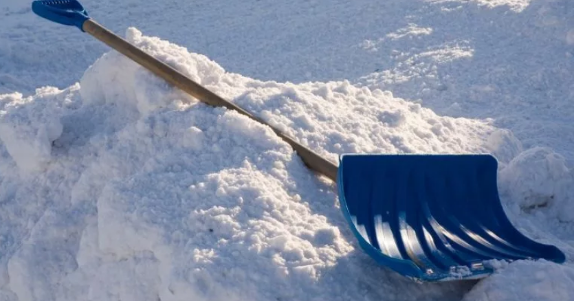Лопата наоборот или приспособление для чистки снега