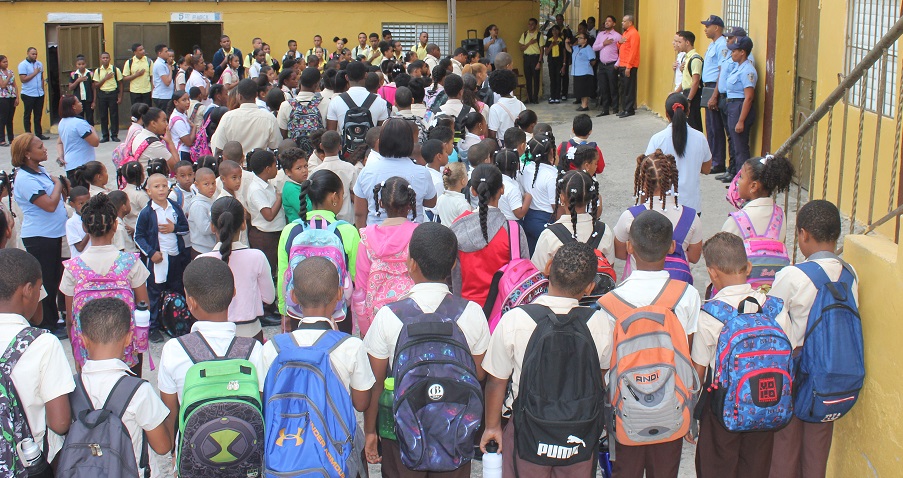 En Yamasá con izamiento de Bandera reinician año escolar - ENLACE - RD