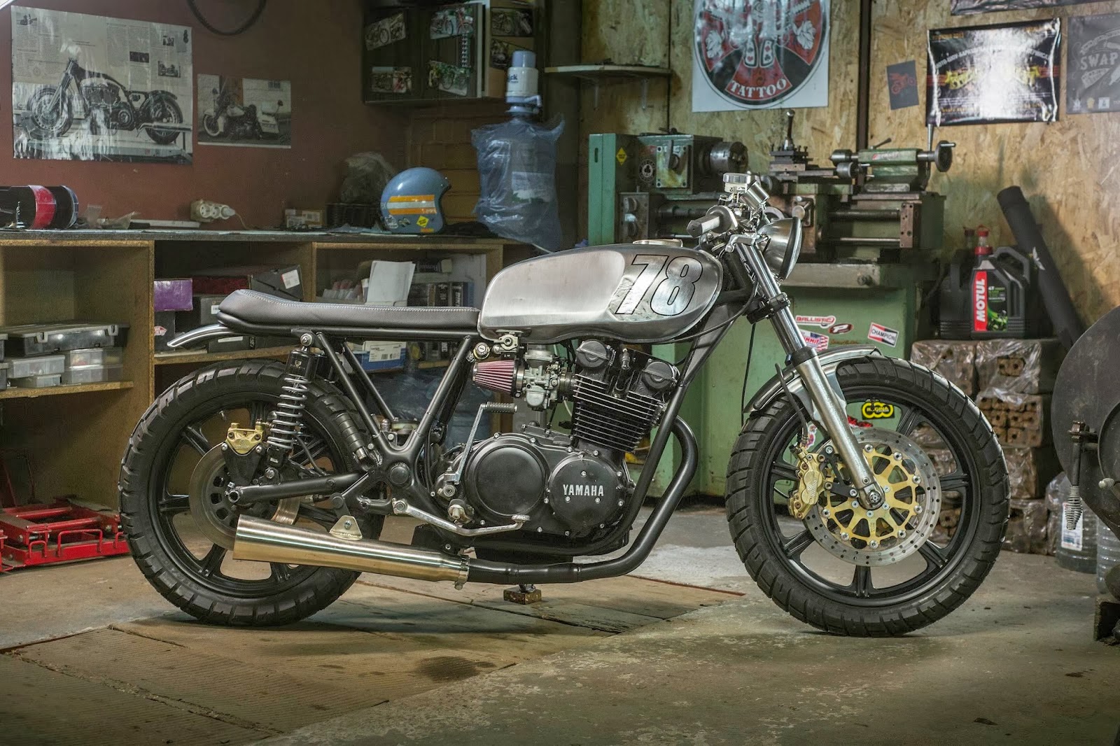 Rising Jack Kustoms: Yamaha XS750 Triple Cafe Racer – Dozer Garage