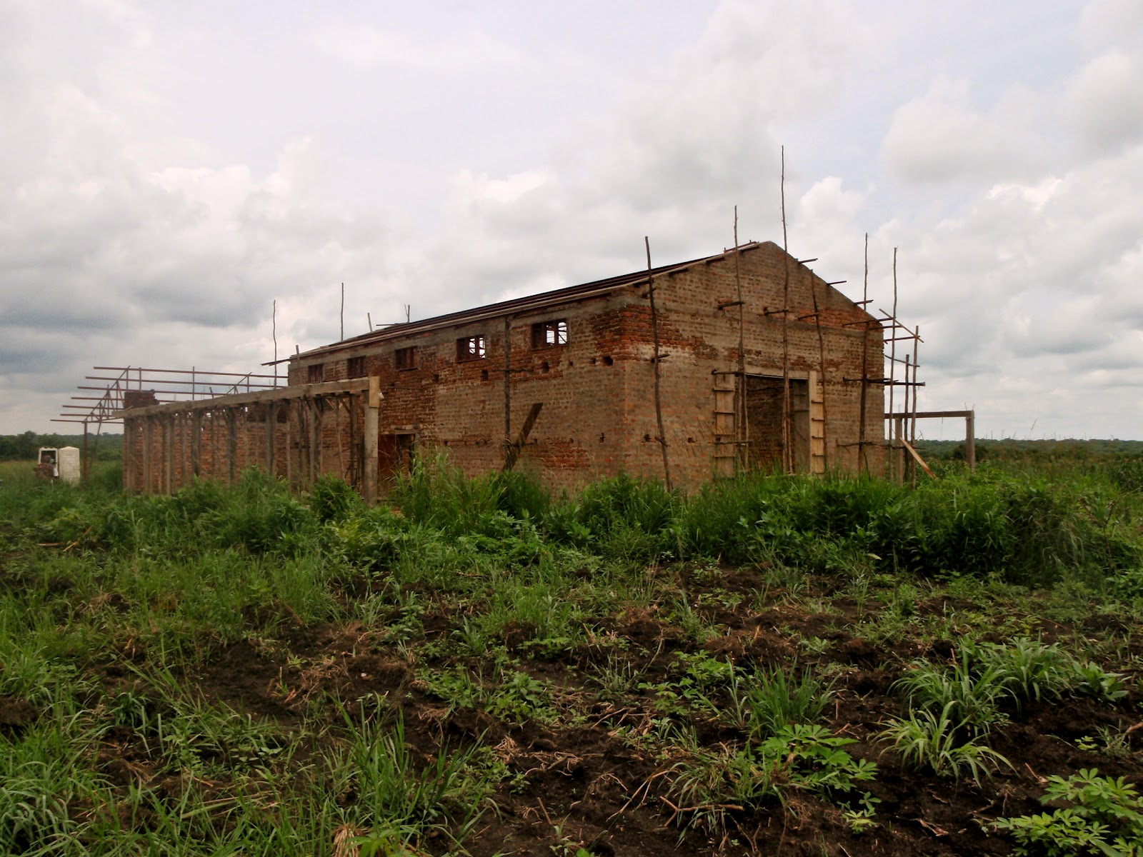 Amy Rothenberg Photography: Building a new farmhouse in Uganda --- a ...