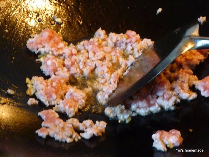 Yin's homemade 盈盈巧手: Tofu with salted fish and minced meat 豆腐肉末咸鱼粒