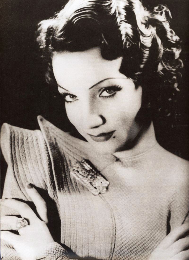 BRAZILIAN BOMBSHELL ART