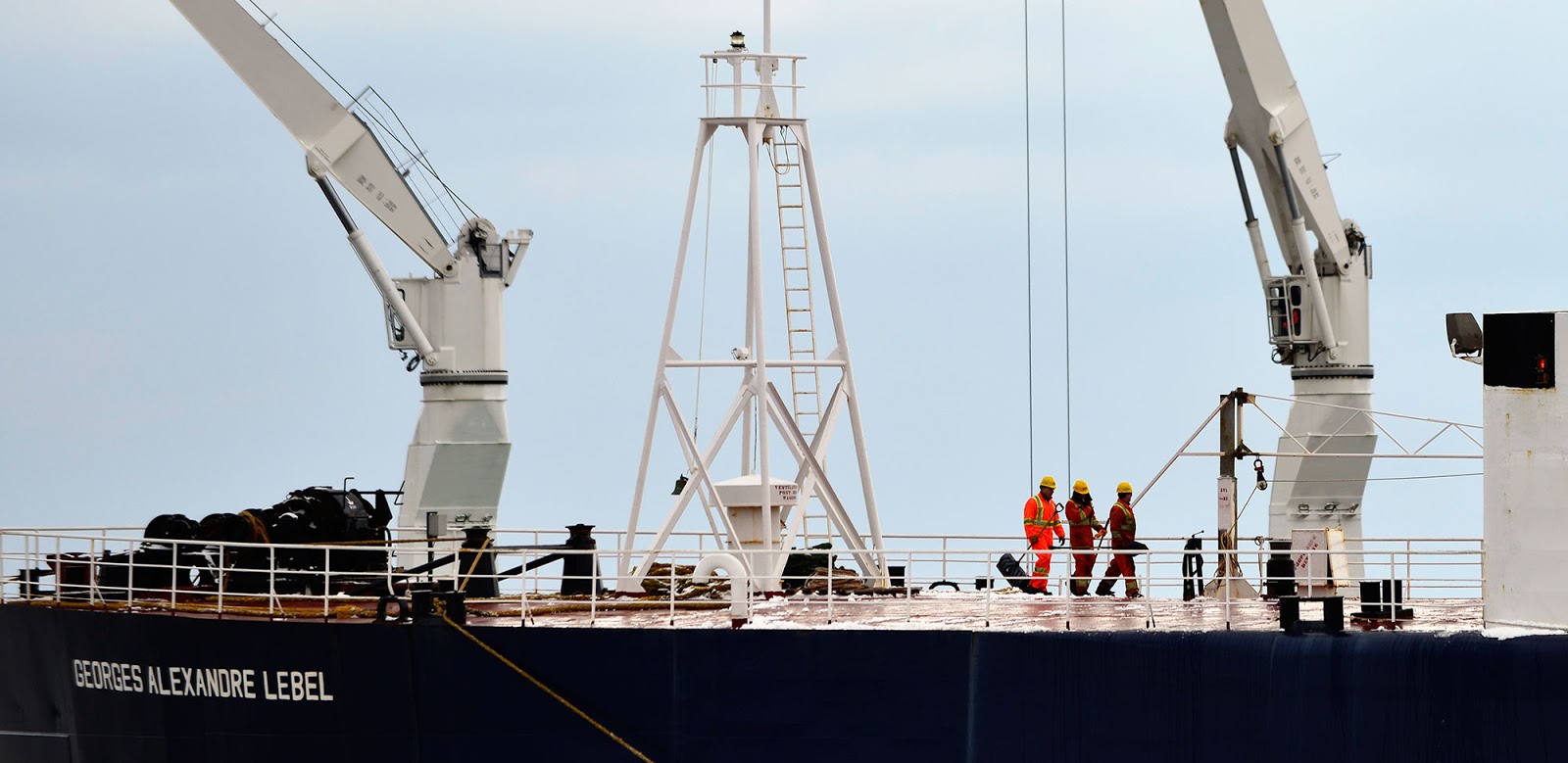 Trois chaperons rouges sur le Georges Alexandre Lebel...