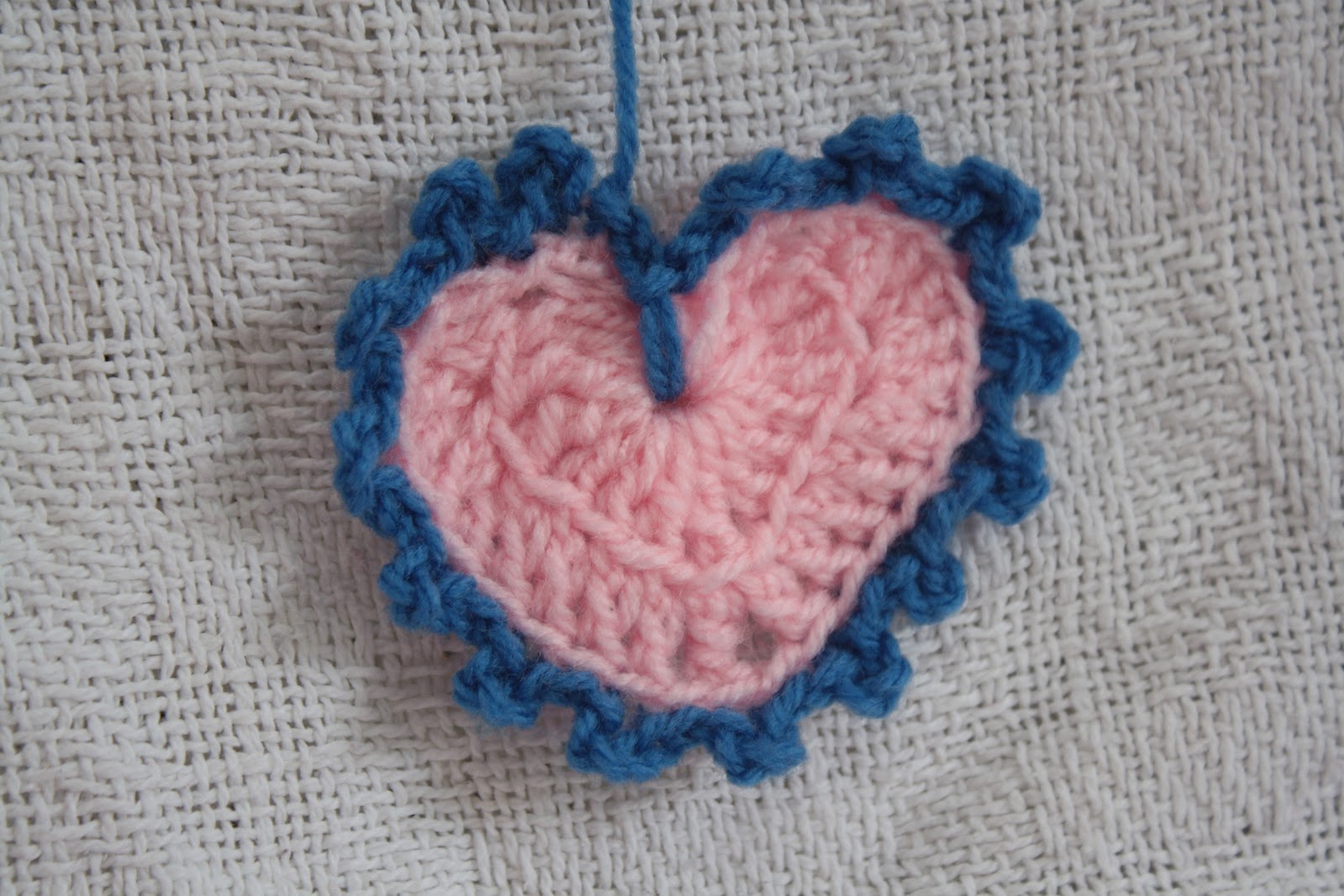 How To Crochet a Heart: Make a Frilly Heart - add a picot!